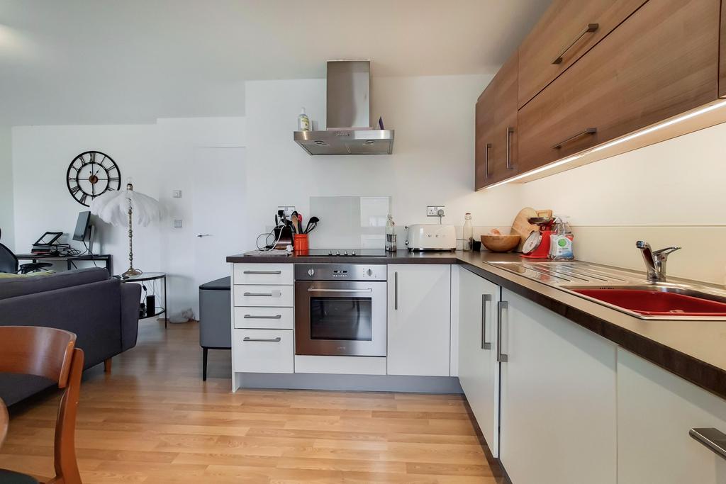 Heath Place, London, E3 1 bed apartment - £1,900 pcm (£438 pw)