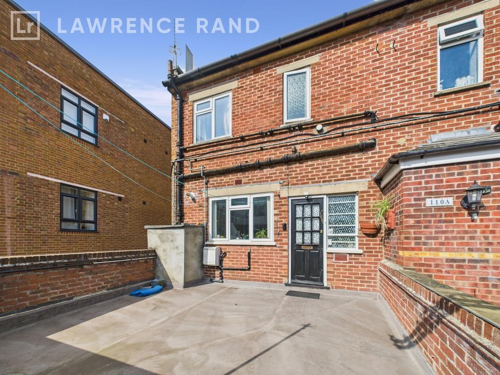 Pembroke Road, Ruislip, HA4 2 bed maisonette for sale - £285,000