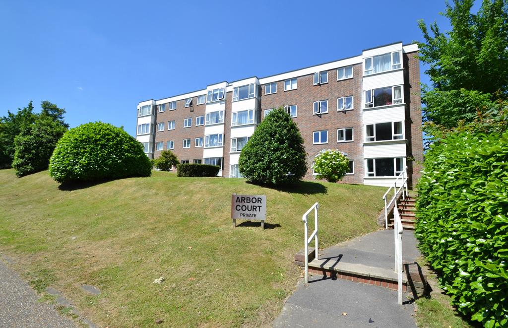 Heath Road, Haywards Heath RH16 2 bed apartment for sale - £238,000