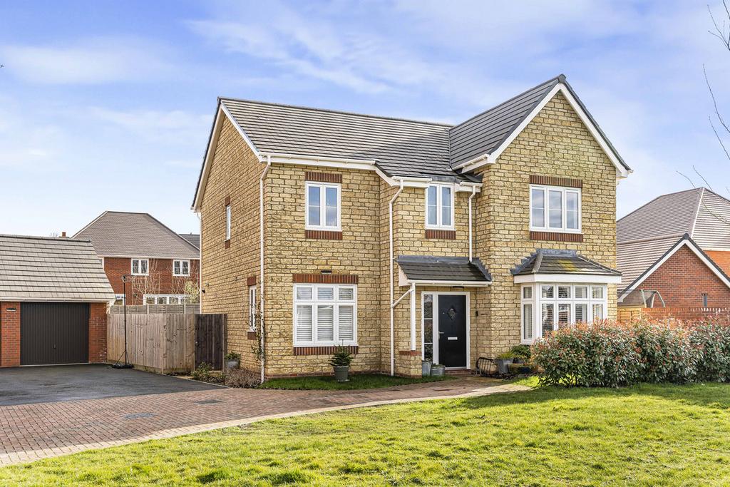 Mary Shunn Way, Wantage, OX12 5 bed detached house for sale - £650,000