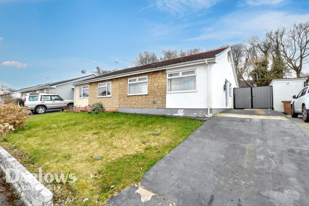St Clears Close, Caerphilly 2 bed semi-detached bungalow - £350,000