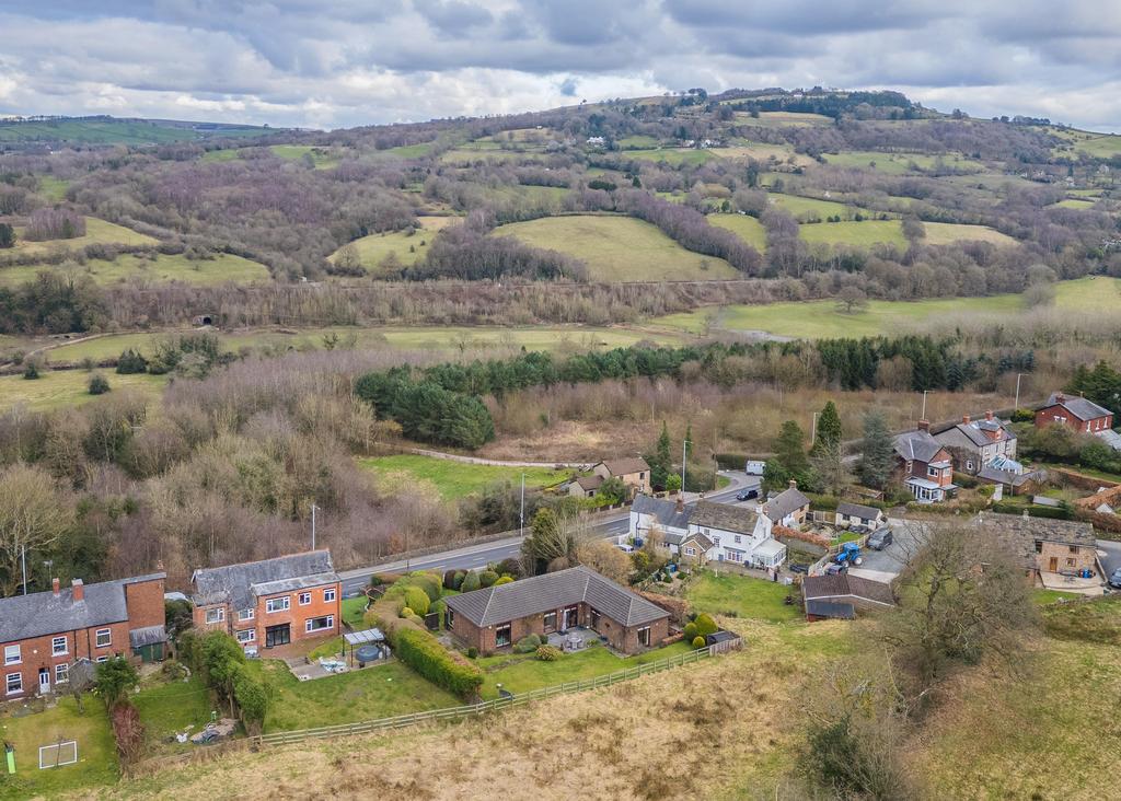 Strines Road, Strines 3 bed detached house - £750,000