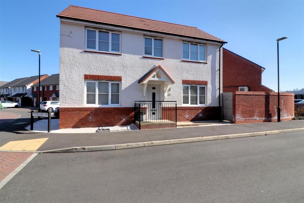 Rowbotham Way, Great Oldbury, Stonehouse 3 bed detached house - £340,000