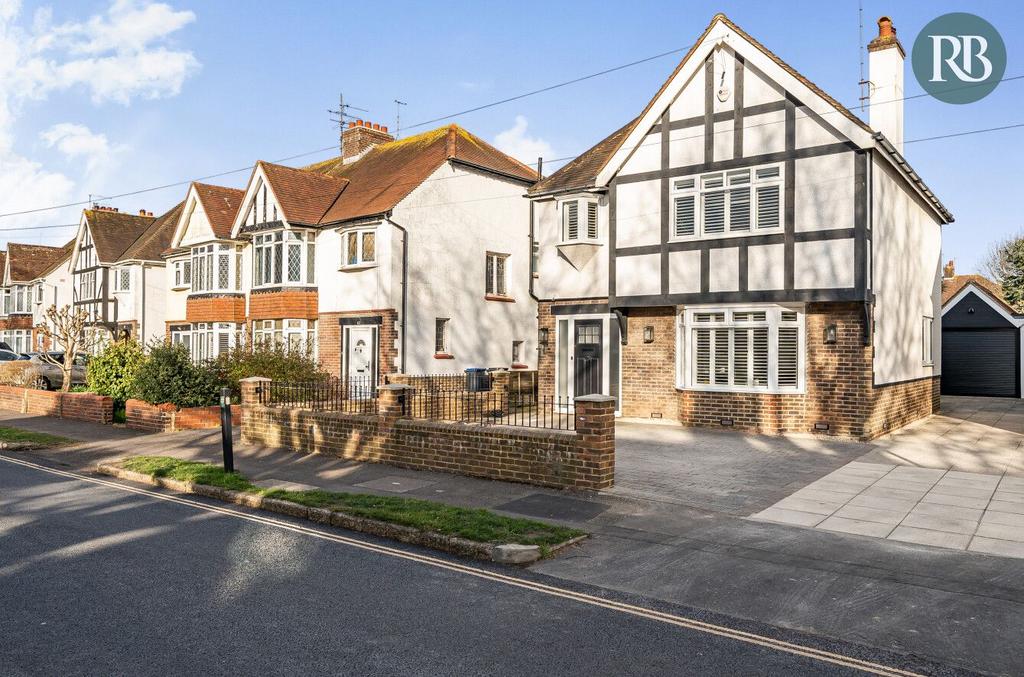 Southwick Street, Brighton BN42 3 bed detached house for sale - £800,000