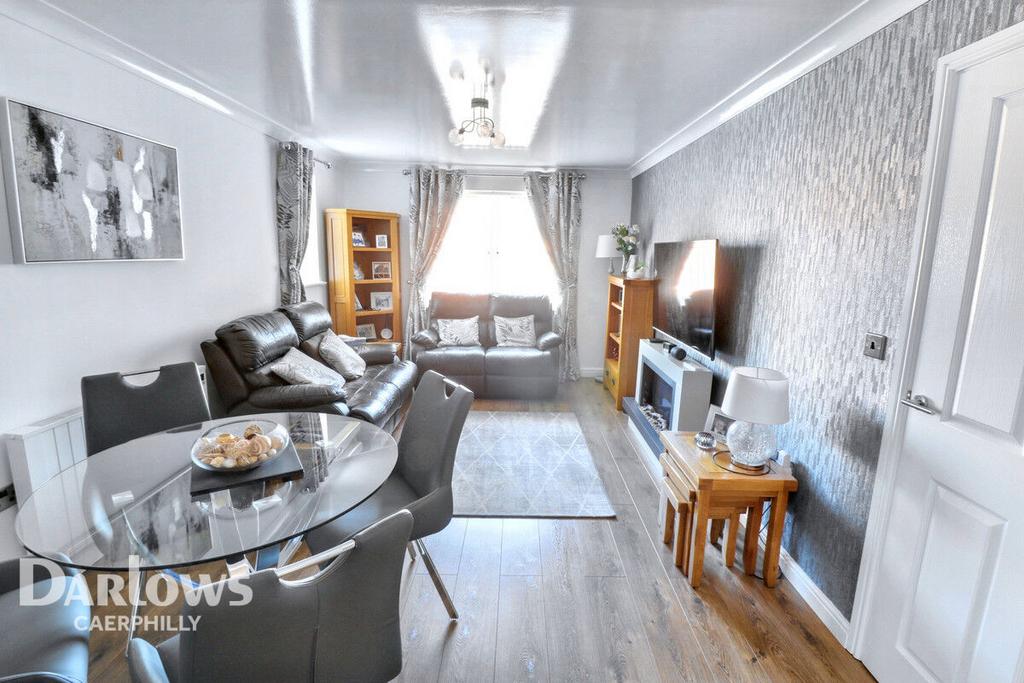 Knights Walk, Caerphilly 2 bed flat - £160,000