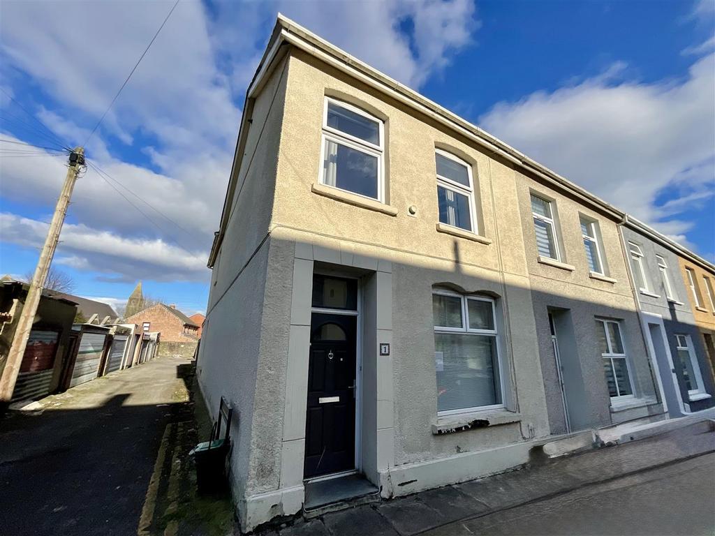 Nevill Street, Llanelli 3 bed end of terrace house - £115,000