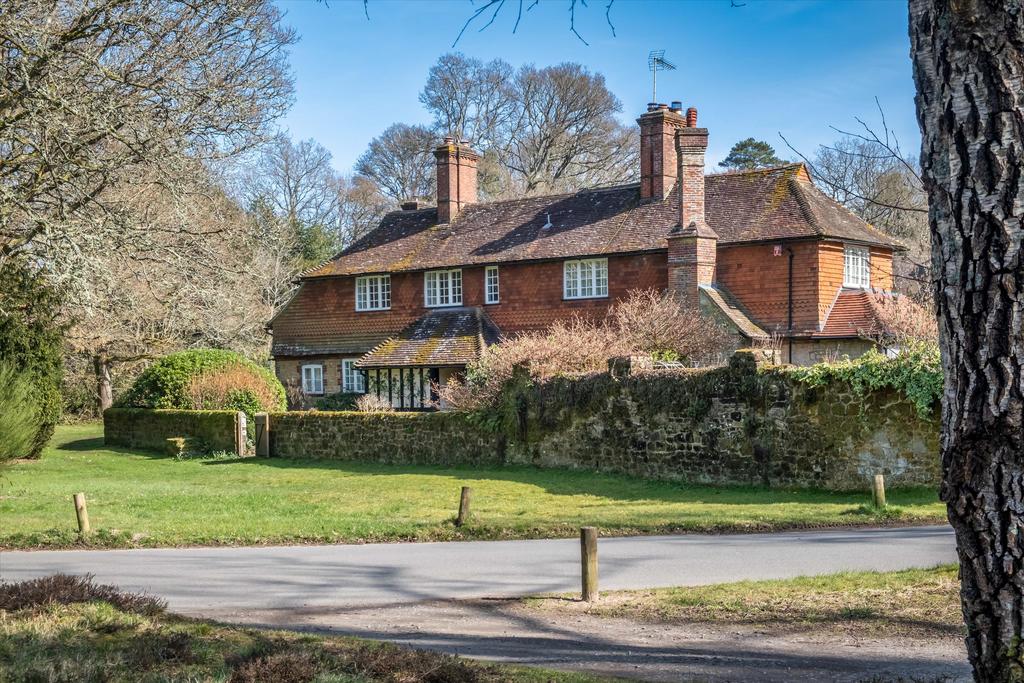 Wheatsheaf Common, Liphook... 5 bed detached house - £2,150,000