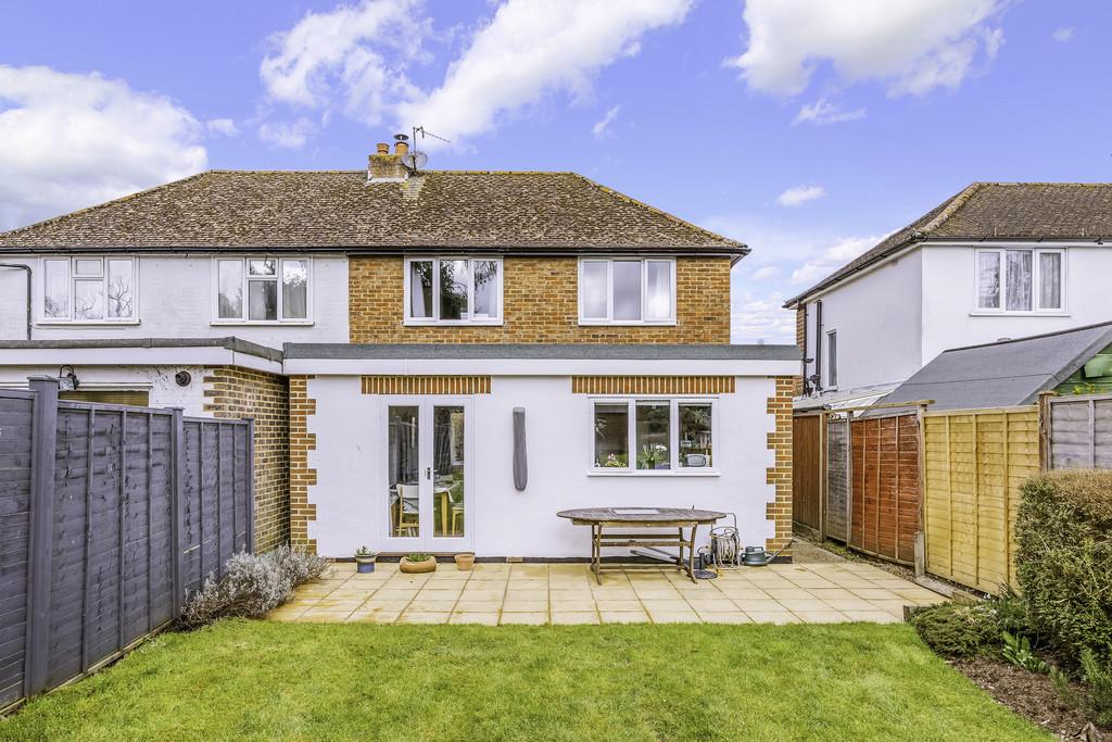 Hitchings Way, Reigate RH2 2 bed semi-detached house to rent - £1,975 ...