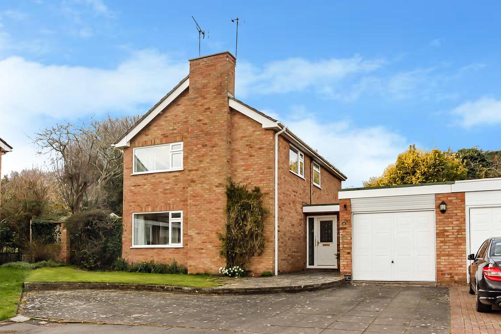 Abbots Way, Wellingborough NN8 4 bed detached house - £350,000