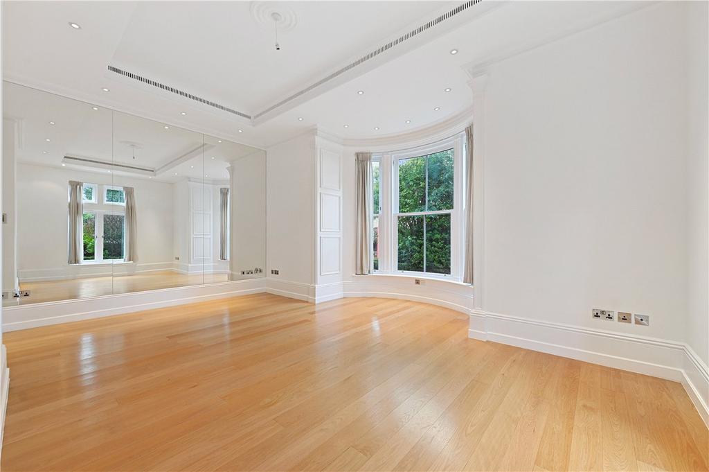 Wycombe Square, Kensington, London, W8 1 bed apartment - £4,117 pcm (£ ...