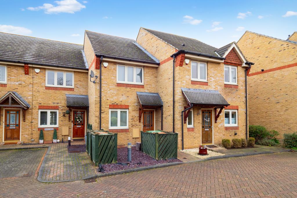 Pearing Close, Worcester Park KT4 2 bed terraced house - £2,000 pcm (£ ...