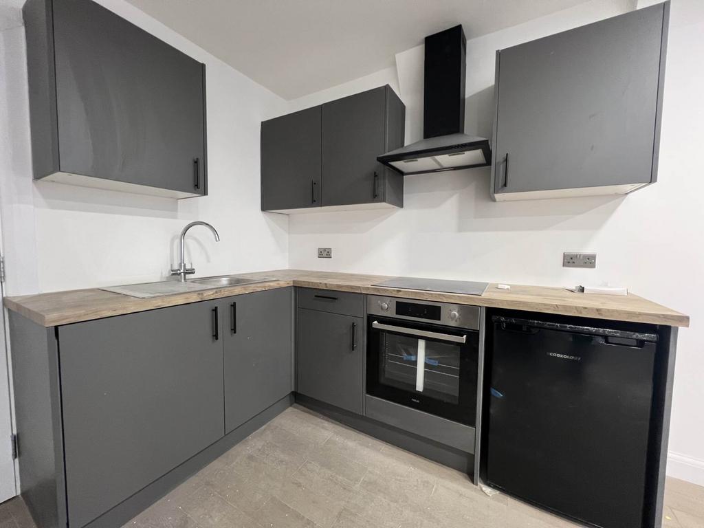 Dunstable Place, Luton LU1 1 bed flat - £1,250 pcm (£288 pw)