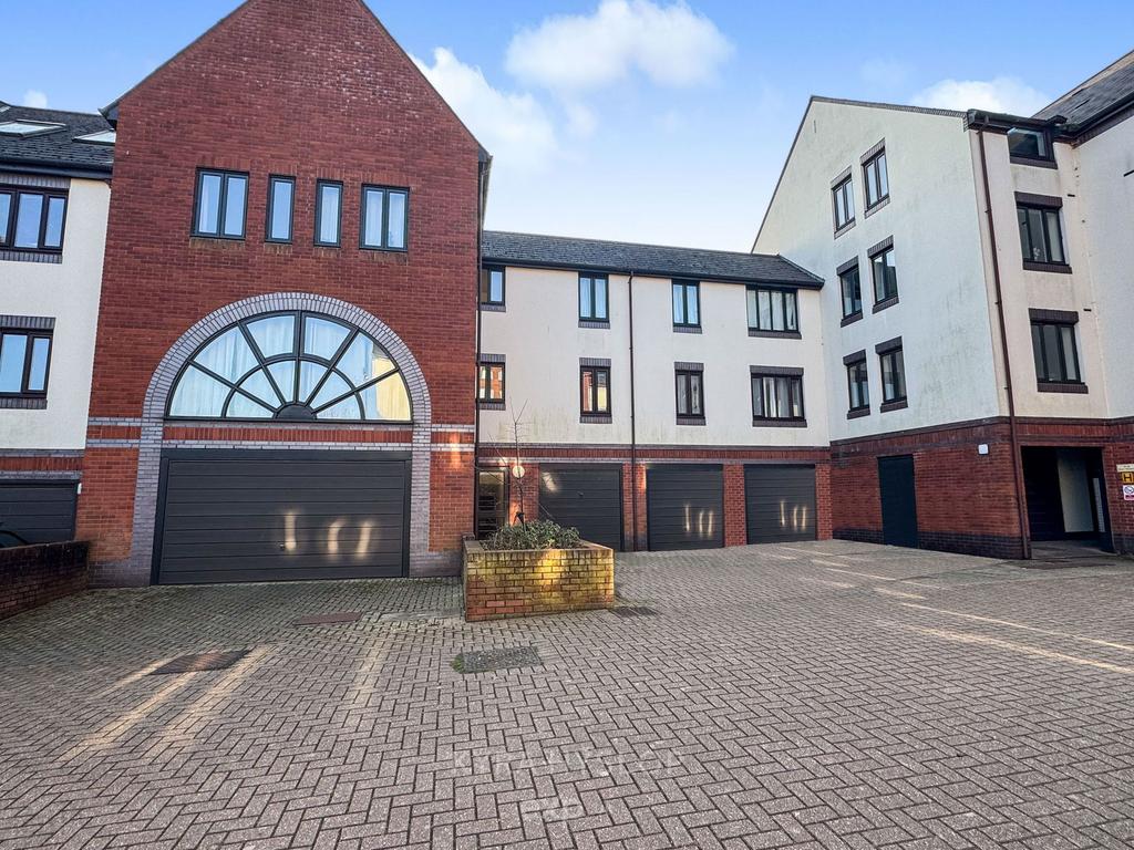 Water Lane, Exeter EX2 1 bed flat - £185,000