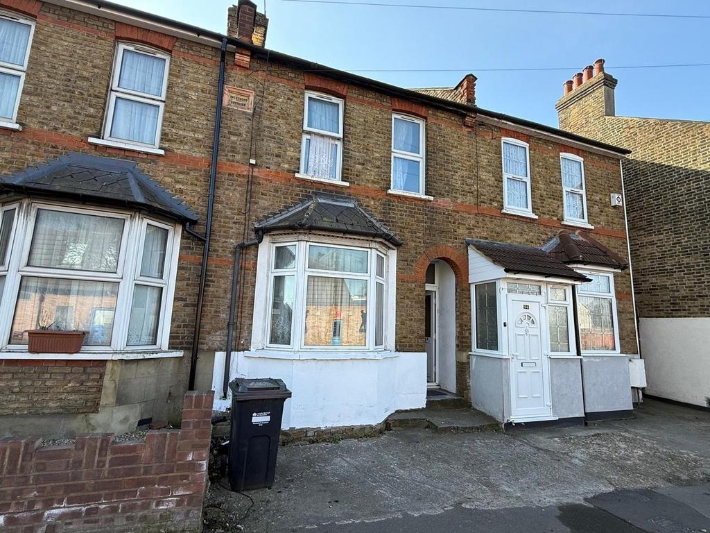 New Heston Road, Hounslow, TW5 4 bed terraced house - £2,600 pcm (£600 pw)