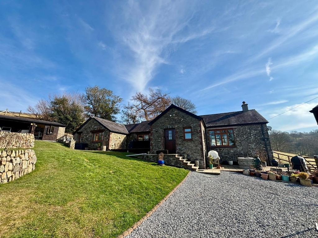 Talley, Llandeilo, SA19 3 bed detached house for sale - £465,000