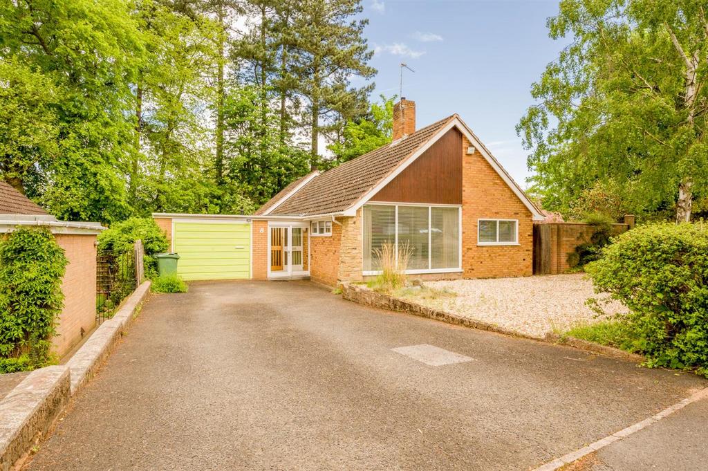 Summercourt Square, Kingswinford, DY6... 4 bed detached bungalow for ...