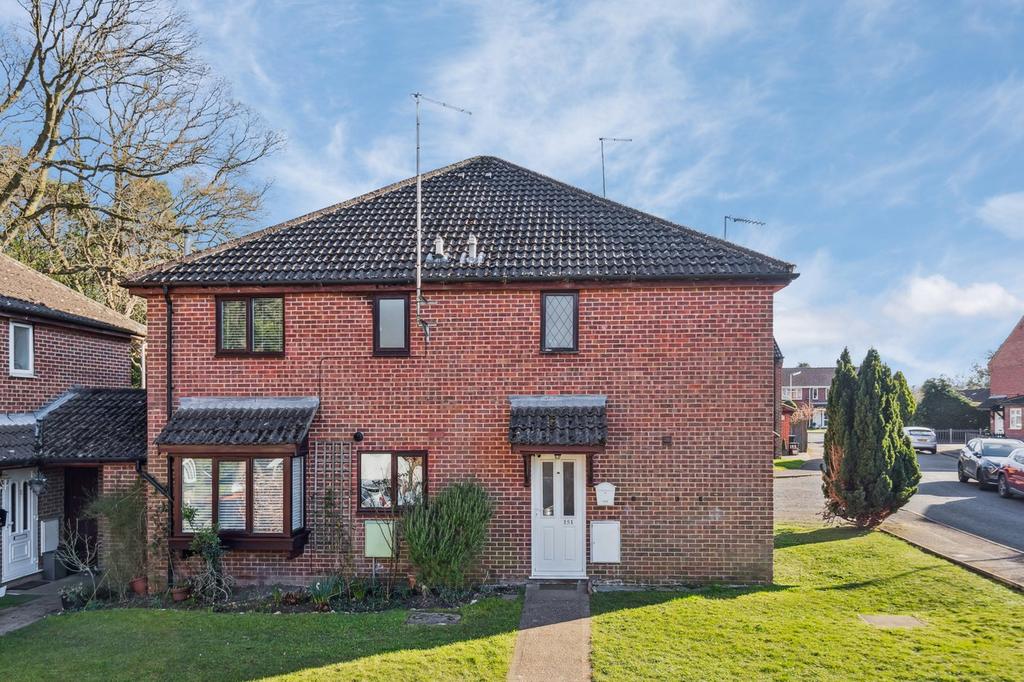 Langtons Meadow, Farnham Common SL2 2 bed end of terrace house for sale ...
