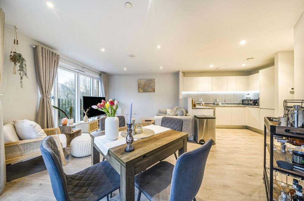 Panta House, 4 Old Barn Lane, Kenley... 2 bed apartment - £350,000