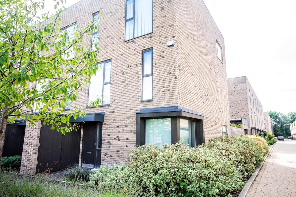 Clay Farm Drive, Trumpington, Cambridge 3 bed end of terrace house - £ ...