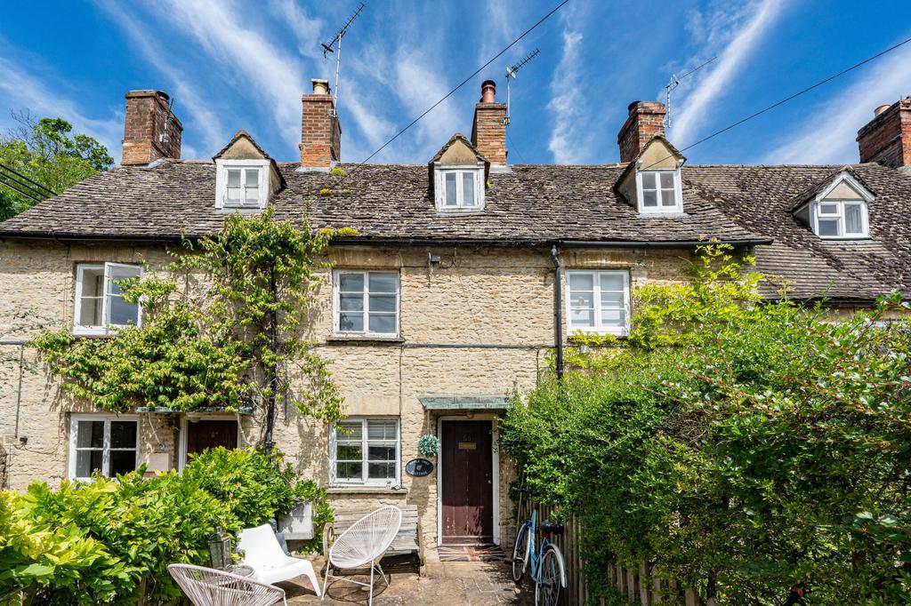 Apple Tree Cottage, Manor Road... 3 bed cottage for sale - £425,000