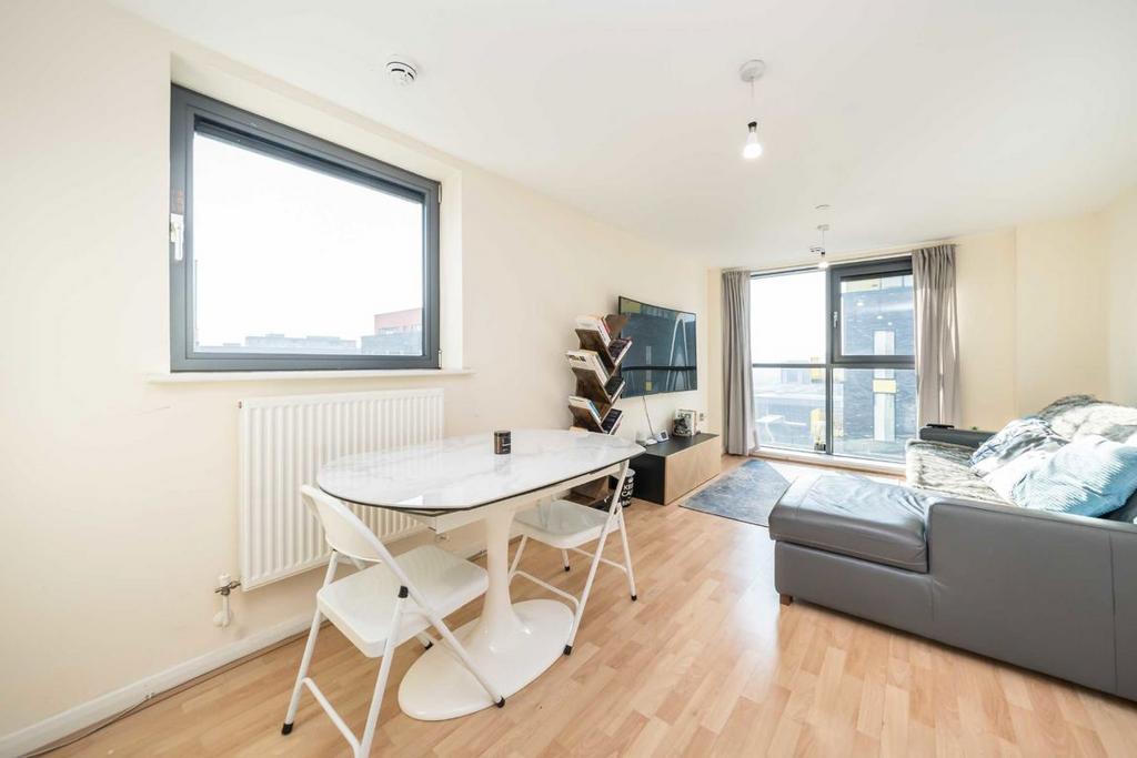 Millharbour, London E14 1 bed flat for sale - £335,000