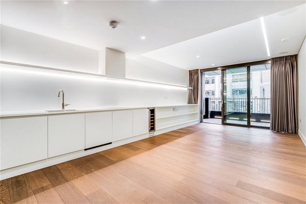Rathbone Square Apartments... 1 bed apartment - £4,333 pcm (£1,000 pw)