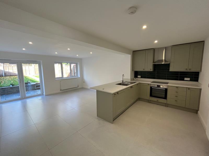 Cedar Way, Guildford GU1 3 bed semi-detached house - £2,150 pcm (£496 pw)
