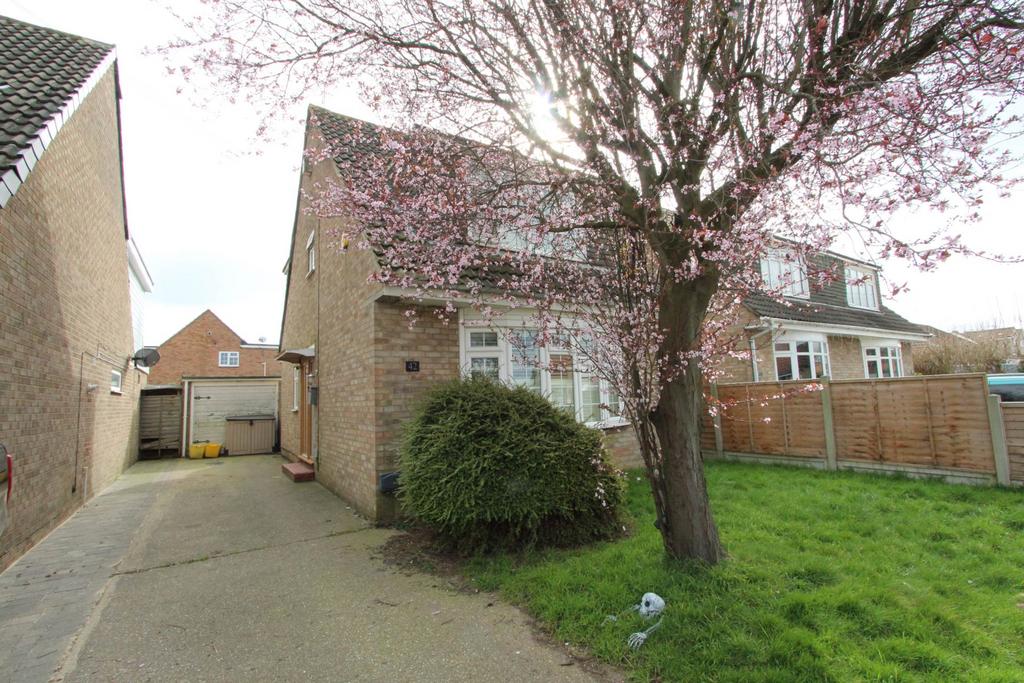 Langford Crescent, Thundersley 3 bed detached house for sale - £400,000