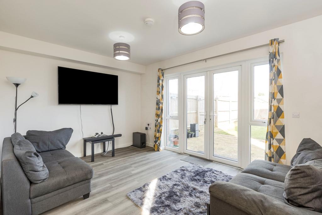 St Marys Road Swanley BR8 3 bed semi-detached house to rent - £2,300 ...