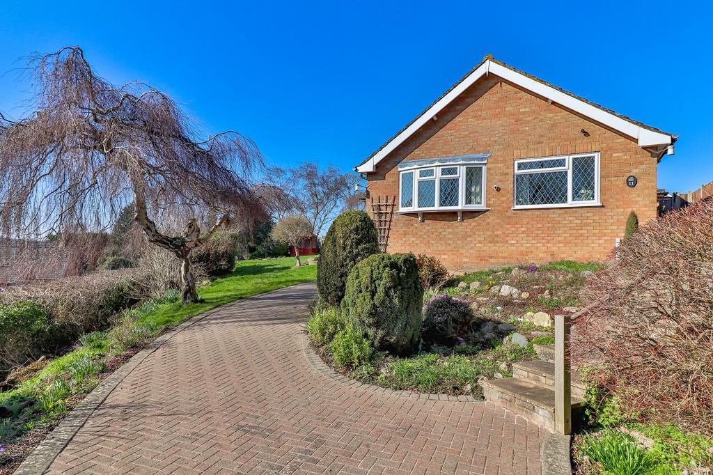 Newhaven Way, Hadleigh, IP7 3 bed detached bungalow for sale - £410,000