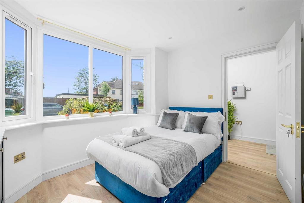Weald Rise, Harrow Studio to rent - £1,100 pcm (£254 pw)