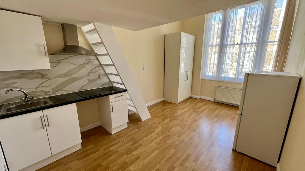 Sinclair Road, London, W14 Studio - £1,235 pcm (£285 pw)
