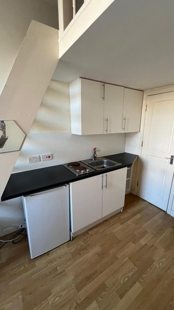 Sinclair Road, London, W14 Studio - £1,126 pcm (£260 pw)
