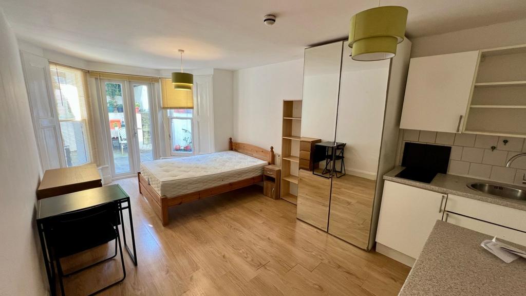 Sinclair Road, London, W14 Studio - £1,191 pcm (£275 pw)