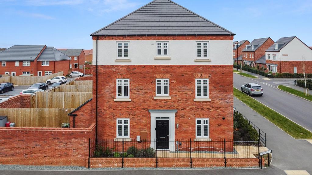 Stonegrave, Houlton, Rugby, CV23 4 bed semi-detached house - £390,000
