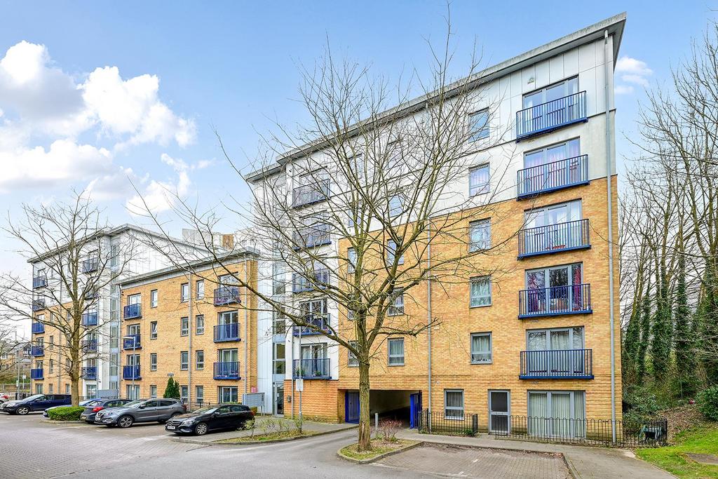 Priestley Road, Basingstoke RG24 1 bed flat for sale - £150,000