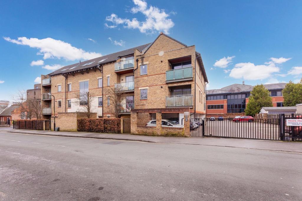 Spur House, Maidenhead SL6 1 bed apartment - £249,950