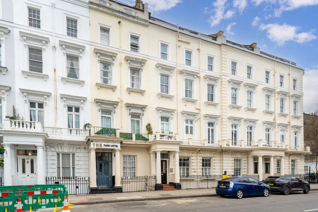 Belgrave Road, London SW1V 2 bed flat for sale - £745,000
