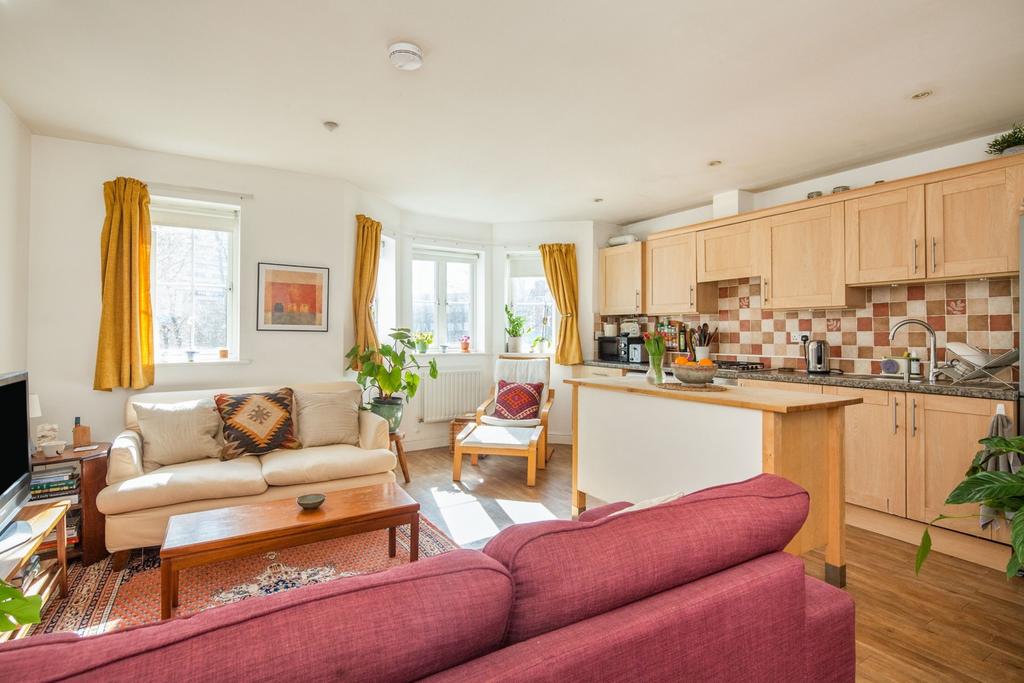 Peckham Road Peckham SE15 2 bed flat to rent - £1,900 pcm (£438 pw)