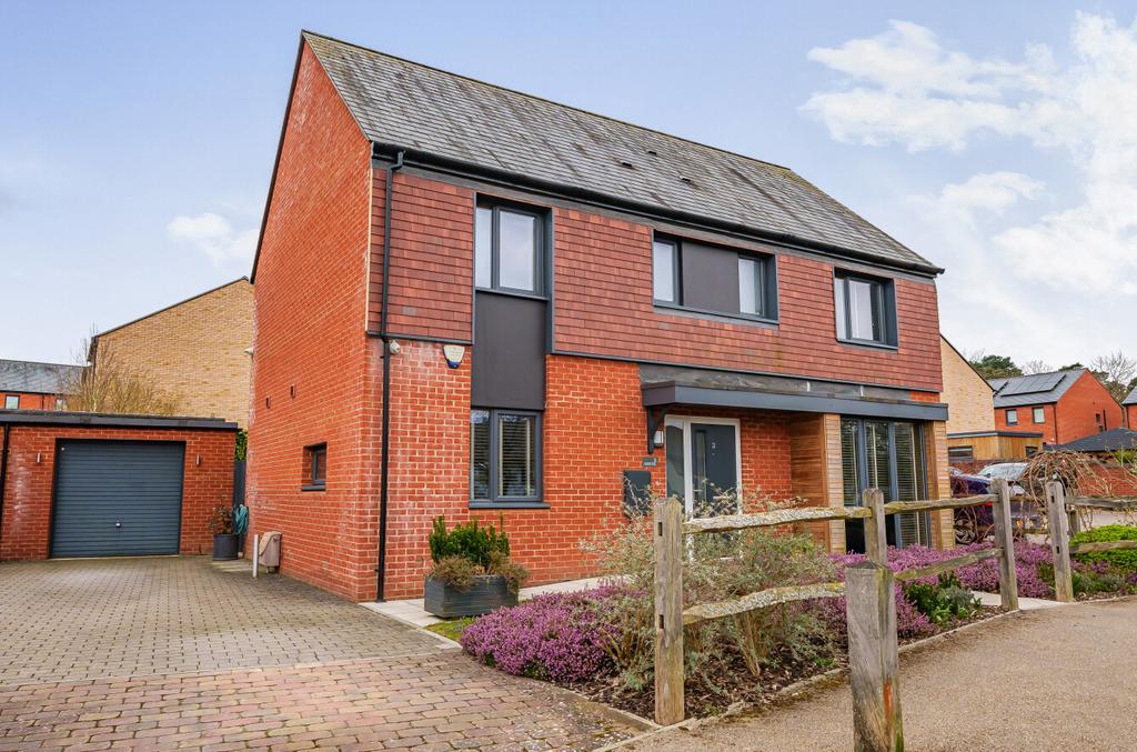 Forester Walk, Bordon, Hampshire, GU35 4 bed detached house for sale ...