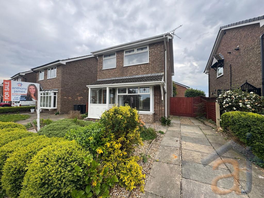 Ingleton Road Southport PR8 6UL 3 bed detached house for sale - £235,000
