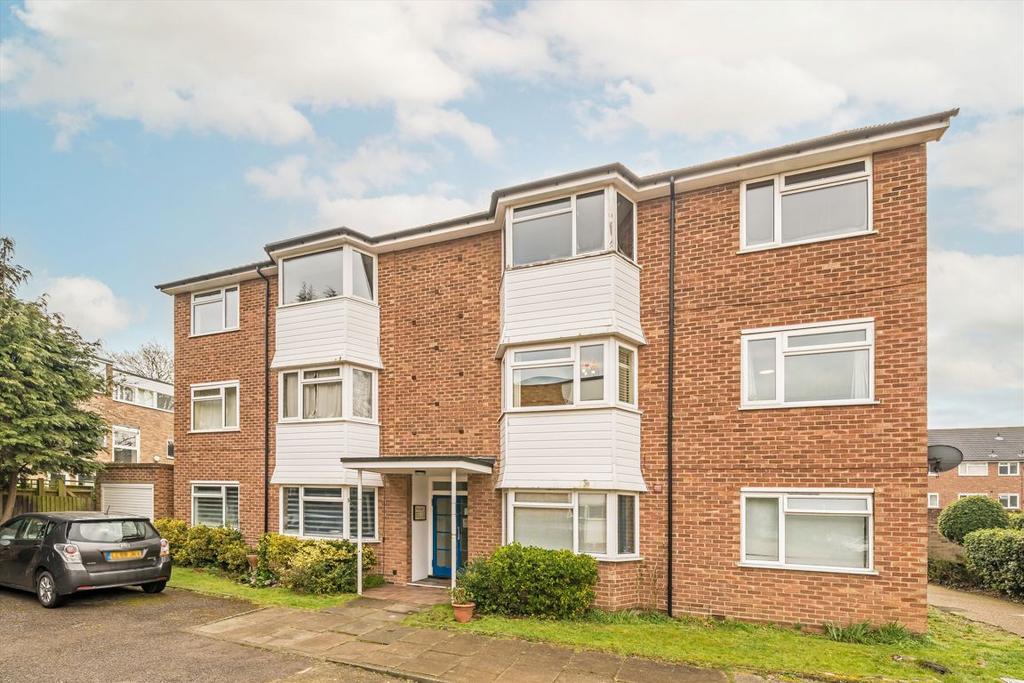Oak Hill, Surbiton KT6 2 bed flat for sale - £450,000