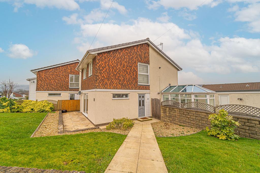 Laburnum Drive, New Inn, NP4 3 bed detached house - £300,000