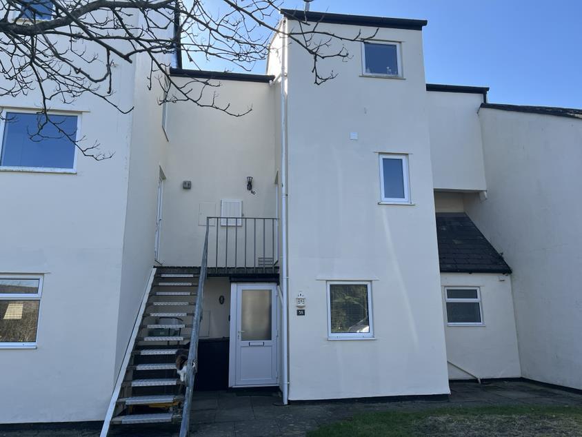 58 Glan Gors, Harlech 3 bed flat - £105,000