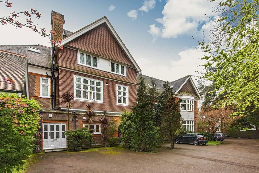Longfield Drive, London SW14 Studio - £1,400 pcm (£323 pw)