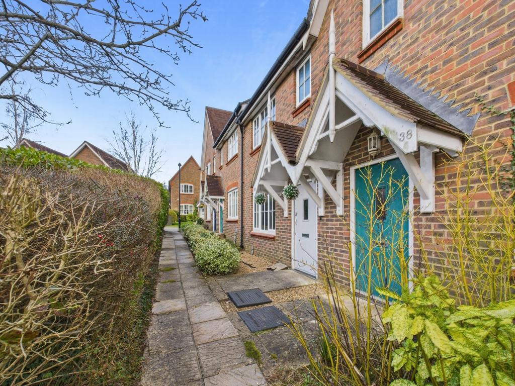 Roundway, Haywards Heath, RH16 2 bed house for sale - £395,000