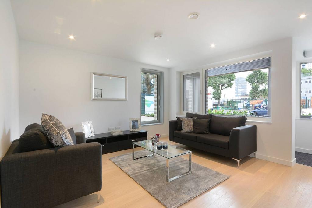 Heygate Street, Elephant and Castle... 3 bed flat - £4,500 pcm (£1,038 pw)