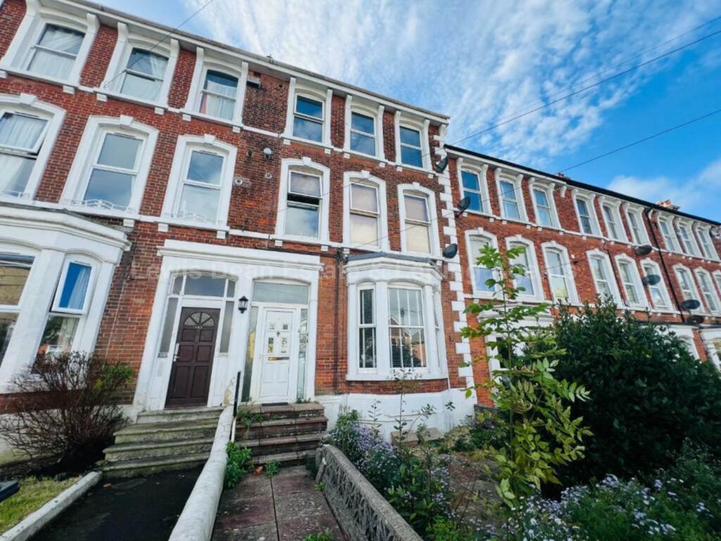 Weymouth 1 bed flat - £850 pcm (£196 pw)