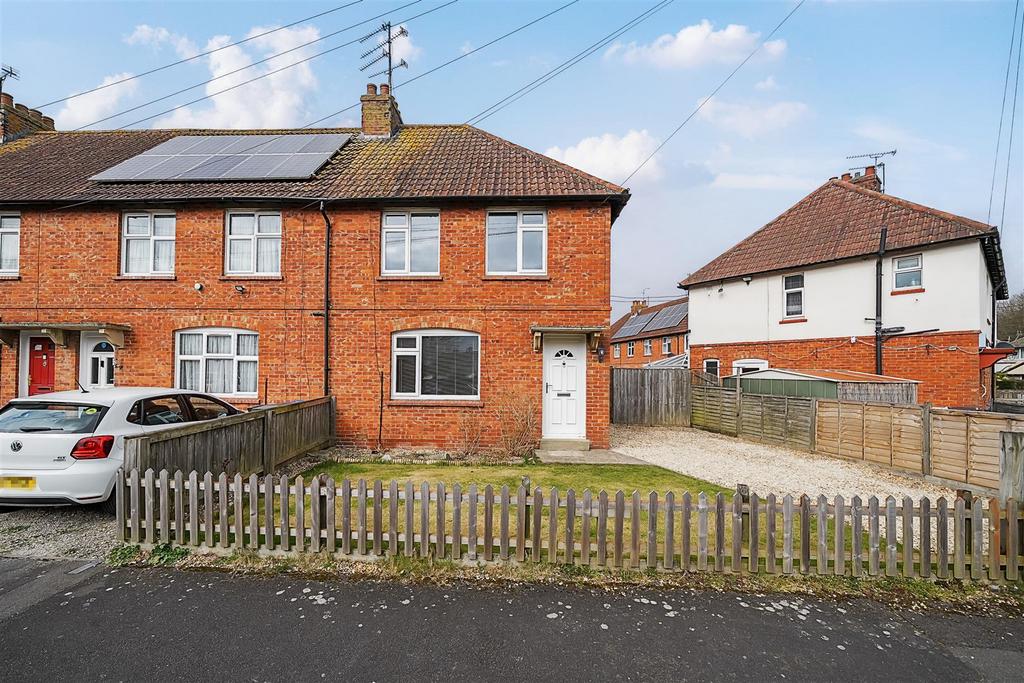 Kingsley Gardens, Devizes 3 bed end of terrace house - £255,000