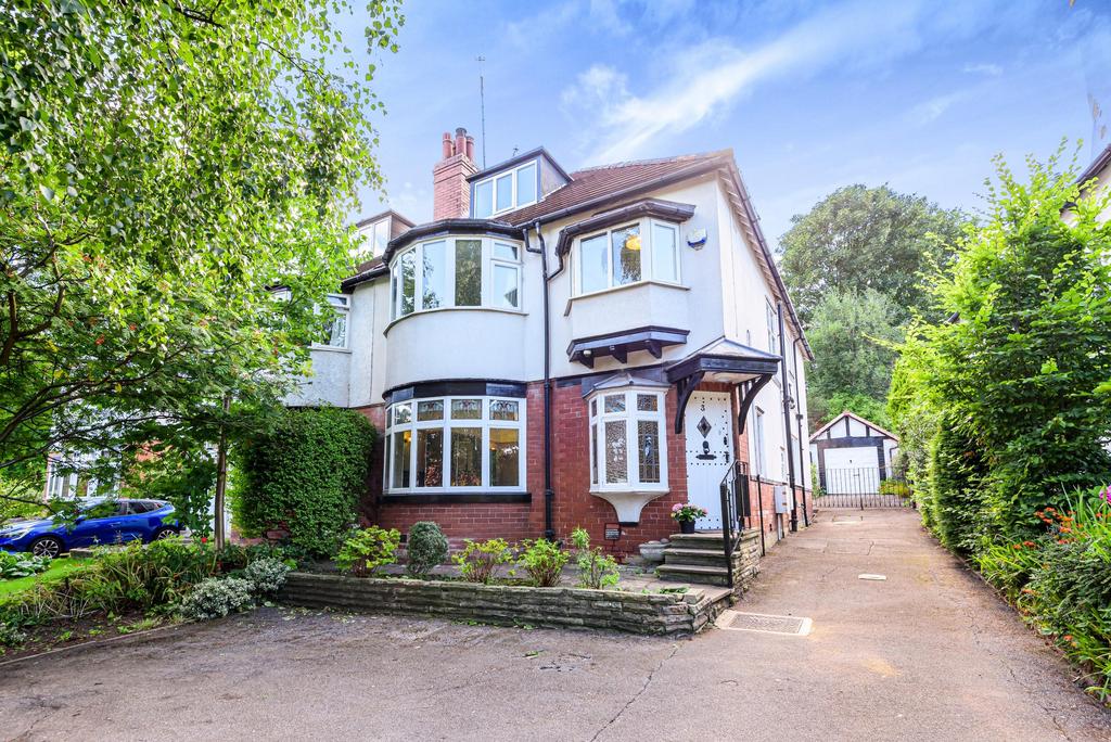 King Lane, Leeds LS17 5 bed semi-detached house for sale - £550,000